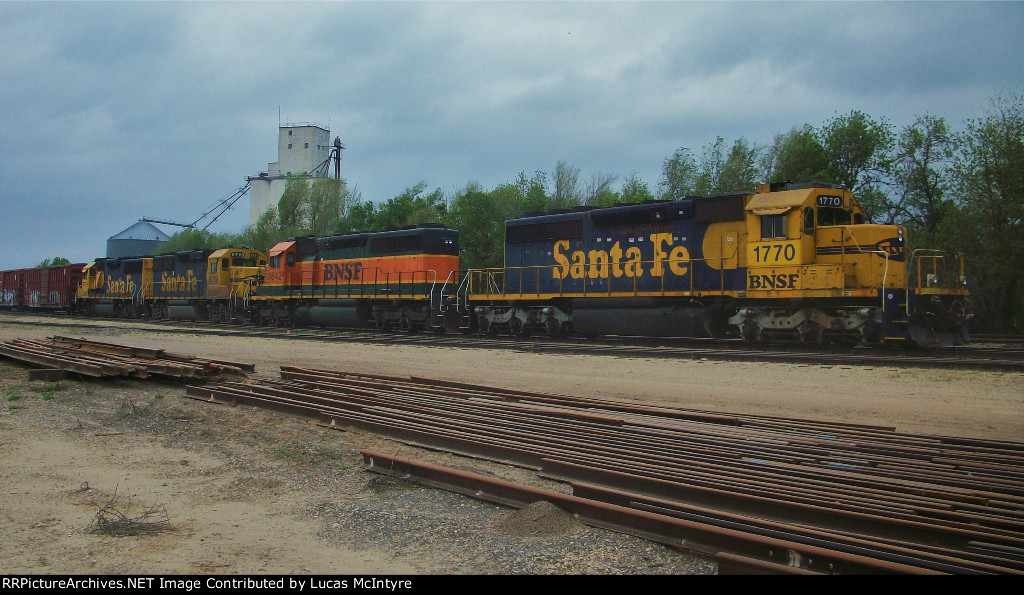 BNSF 1770 tied down BNSF local power